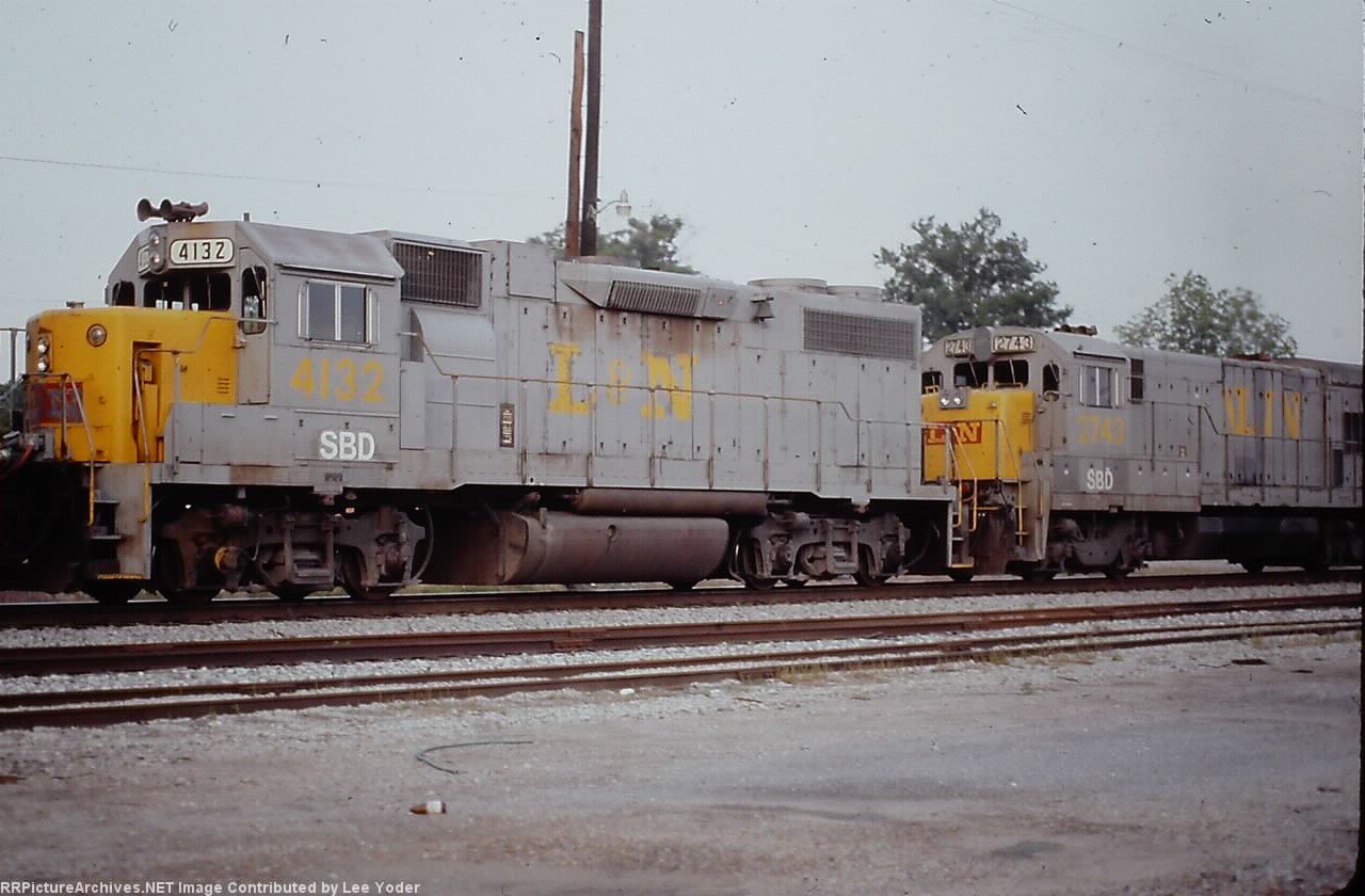 SBD 4132 GP38-2